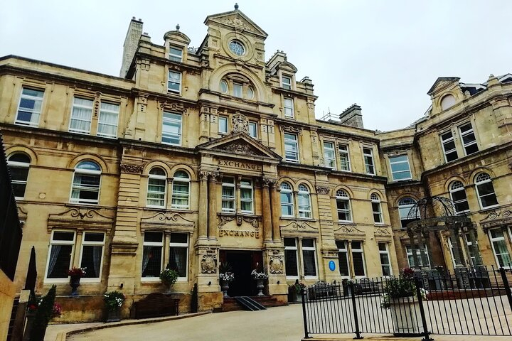 Tiket Cardiff Bay Private Guided Walking Tour Harga Promo - tiket.com