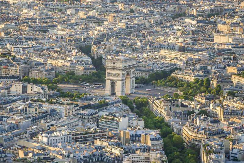 Tiket Champs Elysees Walking Tour with Arc de Triomphe Entry in Paris Harga Promo - tiket.com