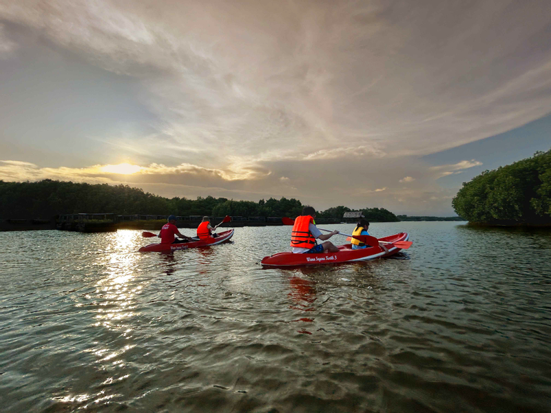 Get Ticket Evening Mangrove Canoe with Dinner Promo Prices - tiket.com