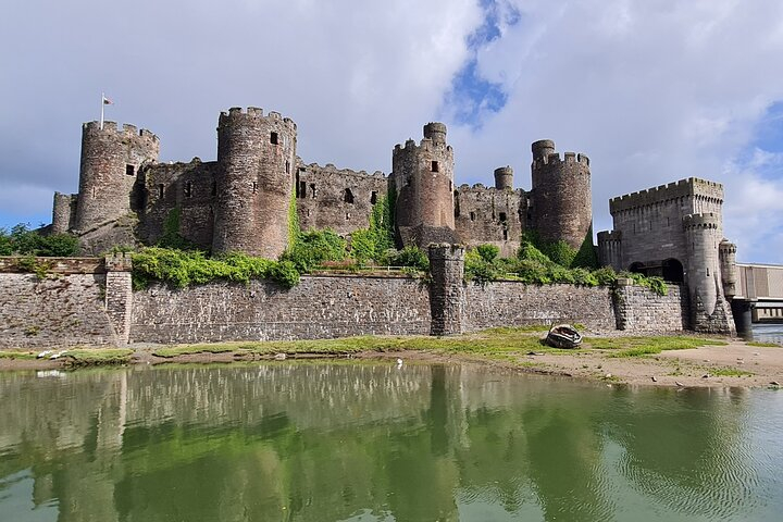 Tiket Open Group Guided Tour of Conwy Castle with an Official Guide ...