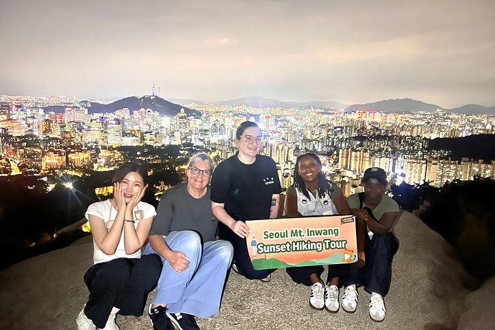 Tiket Seoul Inwangsan Sunset Hiking Tour Harga Promo - tiket.com