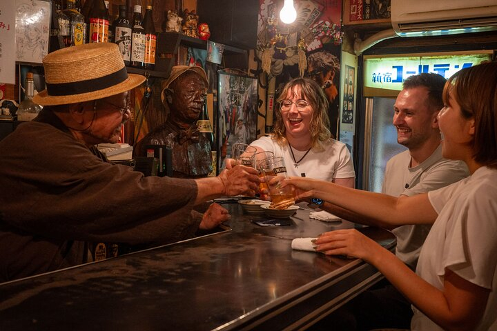 Tiket Golden Gai Secrets: A Curated Shinjuku Bar Hopping Tour Harga ...