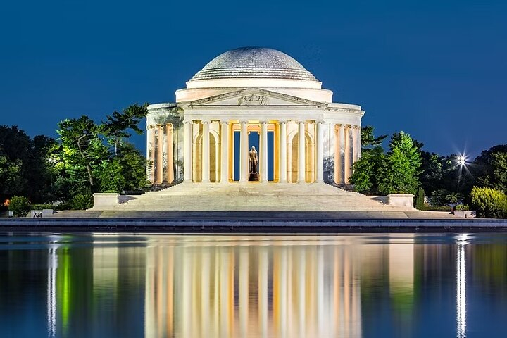 Tiket DC Monuments Small Group Guided Night Tour 3 Hours Harga Promo ...