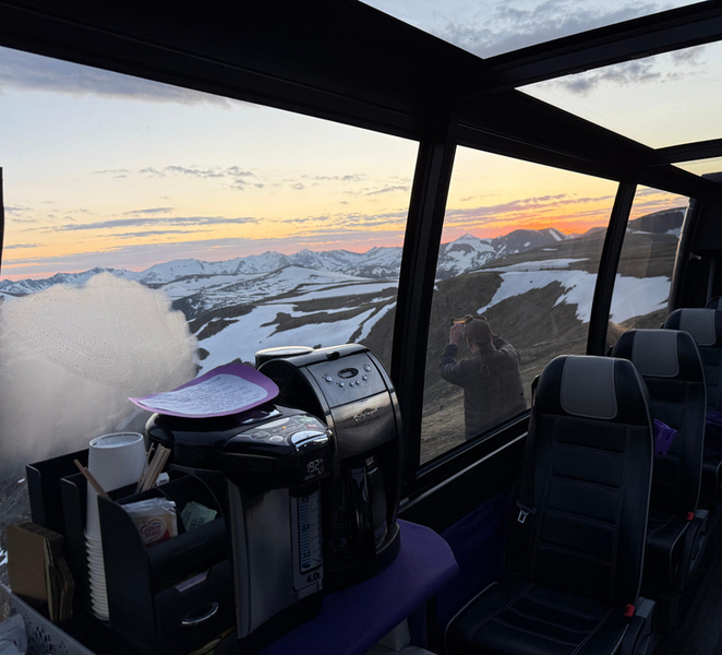 Tiket Estes Park: Rocky Mountain National Park Glass-Top Bus Tour Harga ...