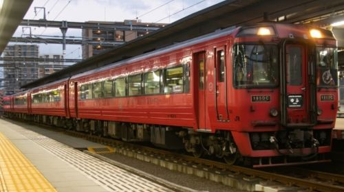 Get Ticket Yufuin-no-mori green train and the Yufu red limited express ...