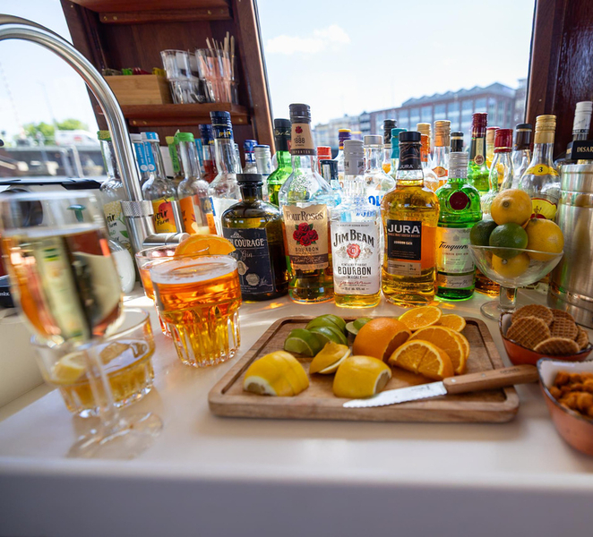 Tiket Amsterdam: Historic Boat Cruise with open bar and nibbles Harga ...
