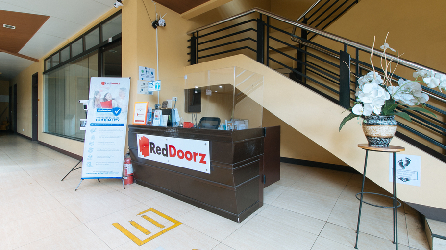 RedDoorz @ Arzo Hotel Grand Lodge - Discount Price & Hotel Promo 2024