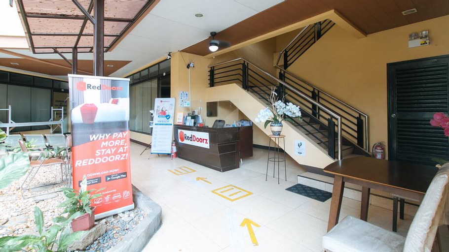RedDoorz @ Arzo Hotel Grand Lodge Updated Price 2023 - Book now on tiket.com