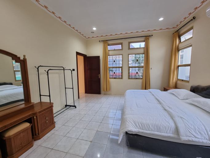 Villa Kota Bunga AA3-9 with Swimming and Jacuzzi Pool Puncak by Nimmala - Harga Promo 2024 di ...