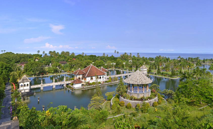 Bugbug Beach Resort - Perumperindo.co.id