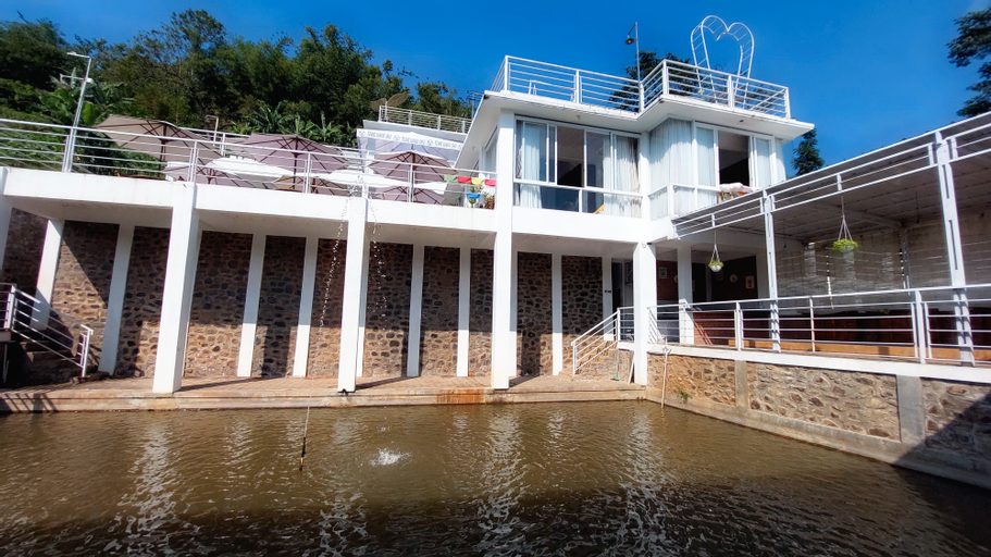 Teras Luhur Villa & Cafe dengan Pemandangan Gunung dan Pesawahan ...