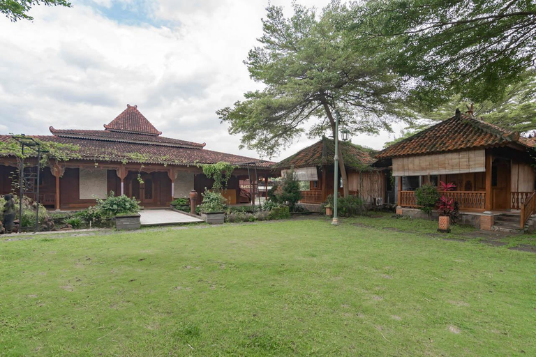 RedDoorz Premium @ Joglo Garut Cottage Syariah Harga Promo 2023 - tiket.com