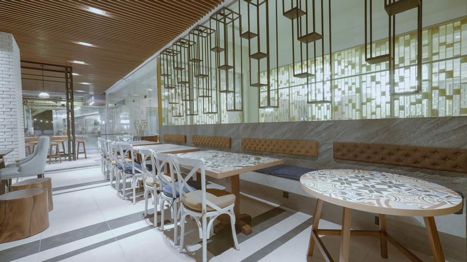 Whiz Luxe Hotel Spazio Surabaya - Cek Promo Hotel Murah Terbaru tiket.com