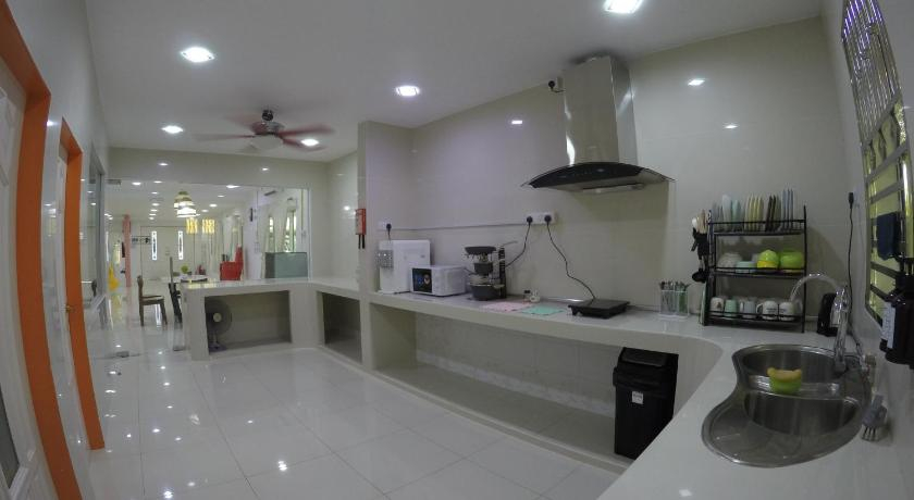 CoCo Fun House Kemaman with pool and bathtub - Penginapan Murah 2023 di ...