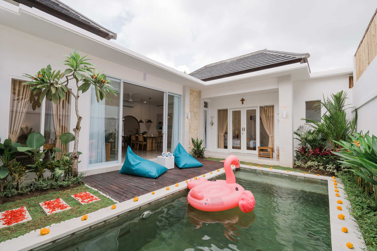 Noni Charming 2BR with Private Pool in Kerobokan, Badung Booking Murah ...