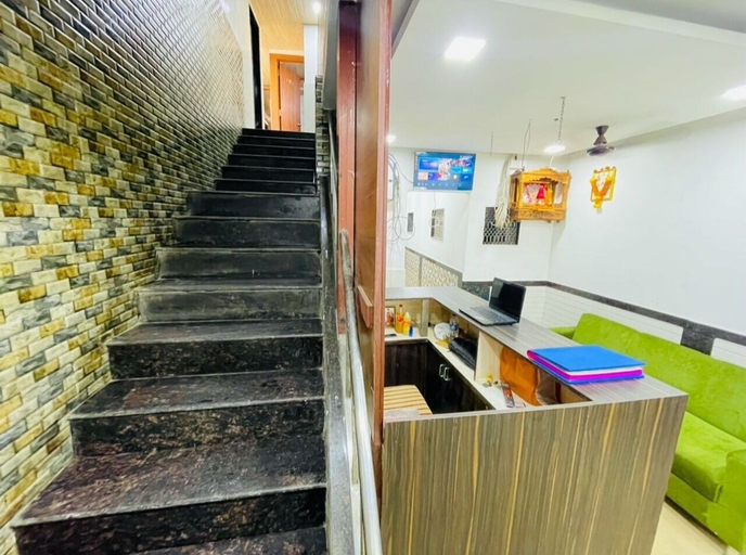 HOTEL RADHA PALACE, Mumbai City - Cheap Booking at tiket.com