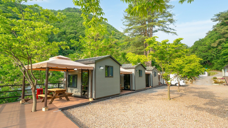 Gapyeong Yumyeongsan Gomone pet Camping - Check the Latest Cheap Hotel ...