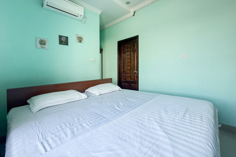 RedDoorz near Pantai Lumban Bul Bul Balige Toba, Toba - Cheap Booking ...