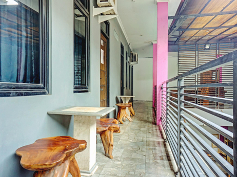 OYO 90187 Puri Allisa Syariah Diskon s.d 50% - Promo Terbatas